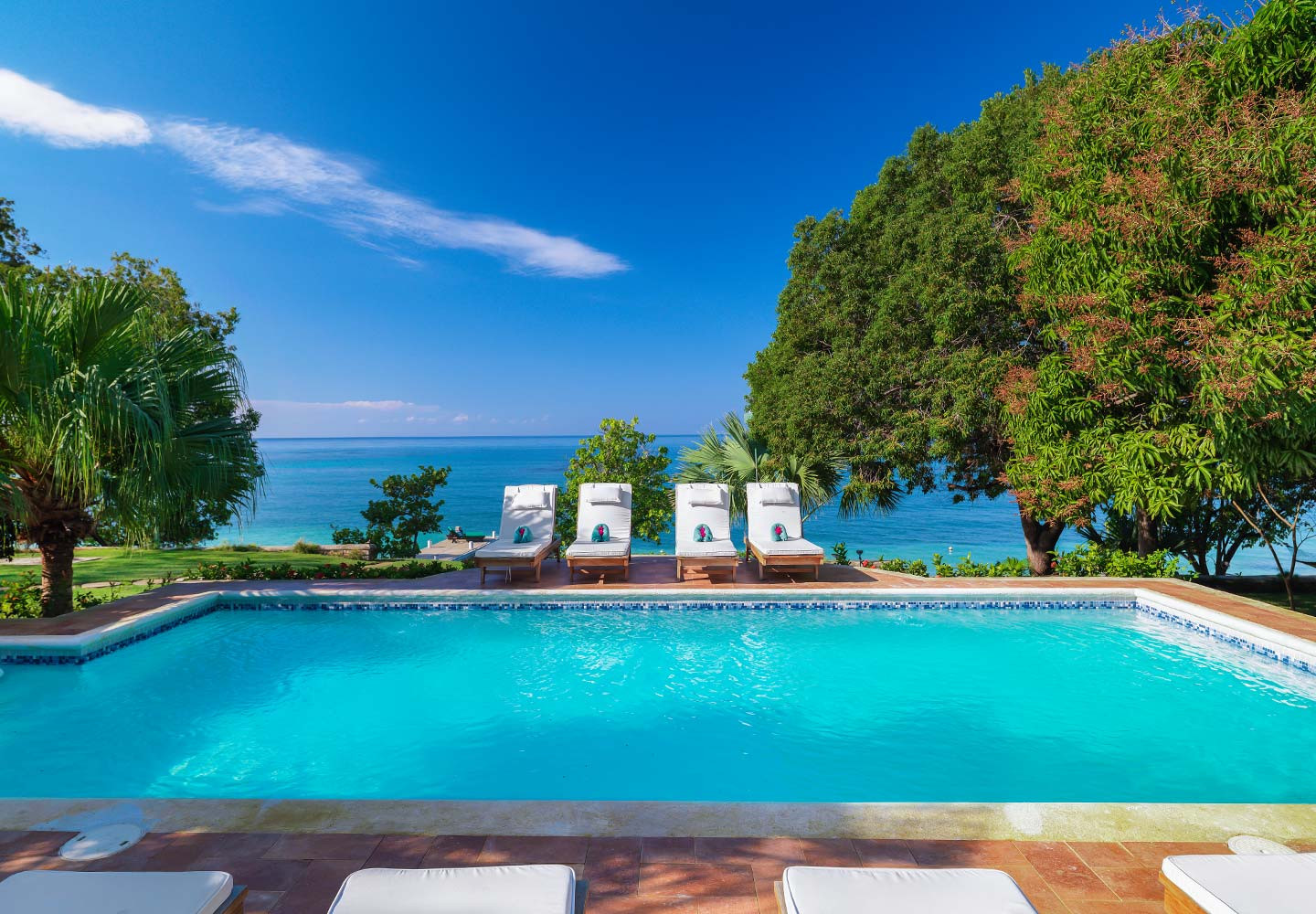 Internova Experiences - Lime Acre on the Beach